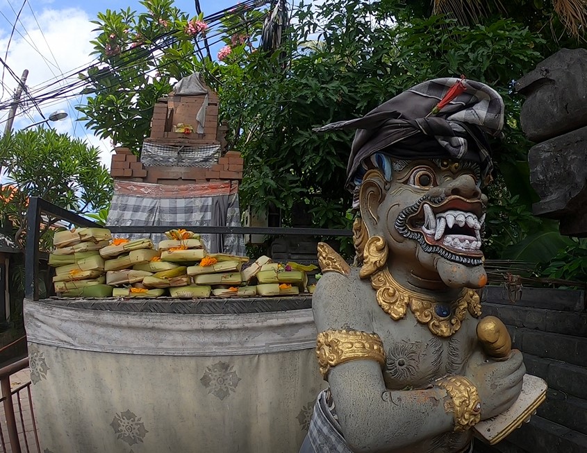 Bali Situation - Seminyak (Raya Seminyak Street) - Kura-Kura Blog